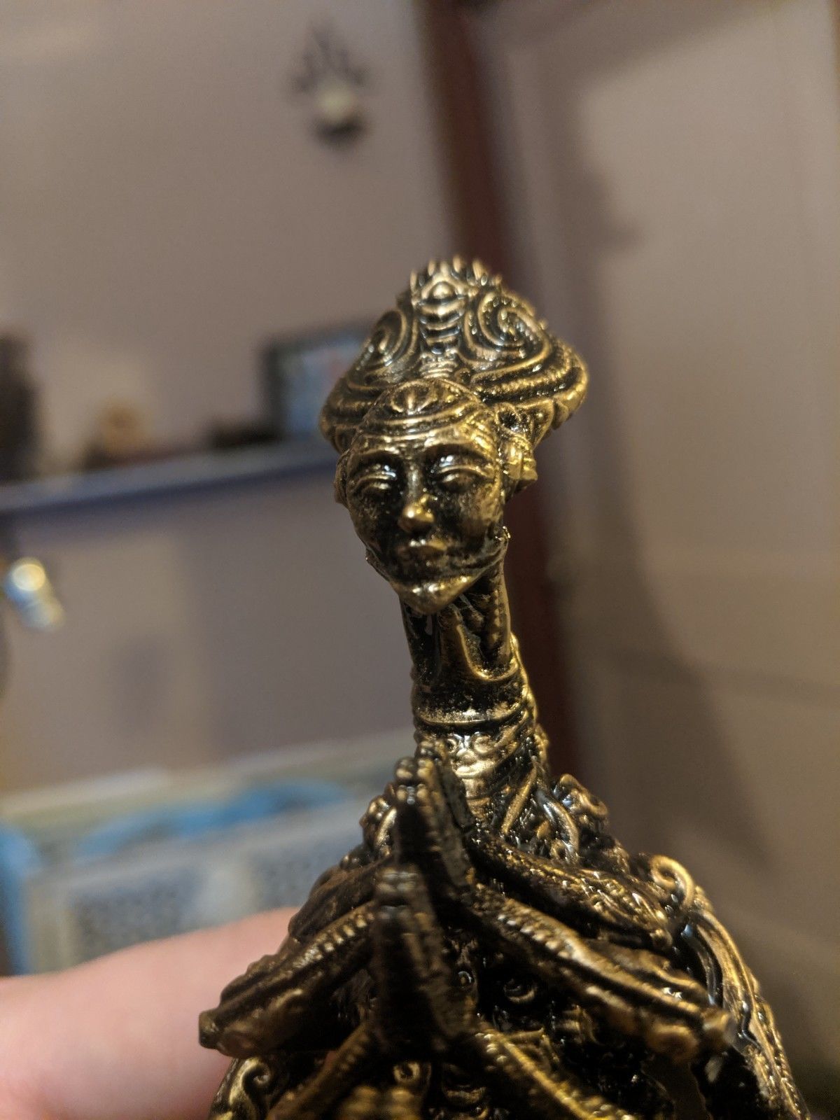 Greeter statue of woman on wooden table 3D model 3D printable | CGTrader