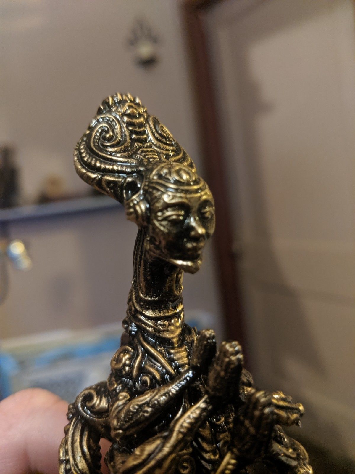 Greeter statue of woman on wooden table 3D model 3D printable | CGTrader