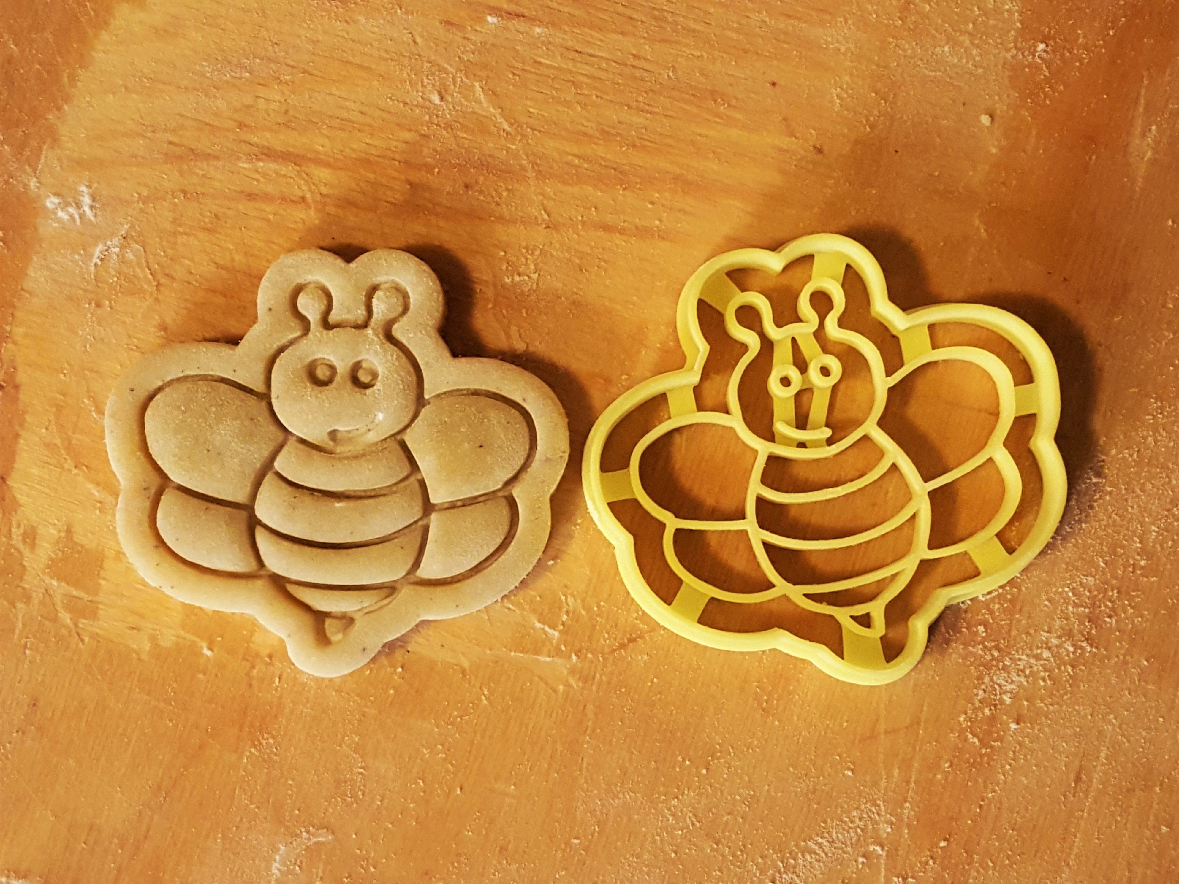 Bee cookie cutter 3D model 3D printable | CGTrader