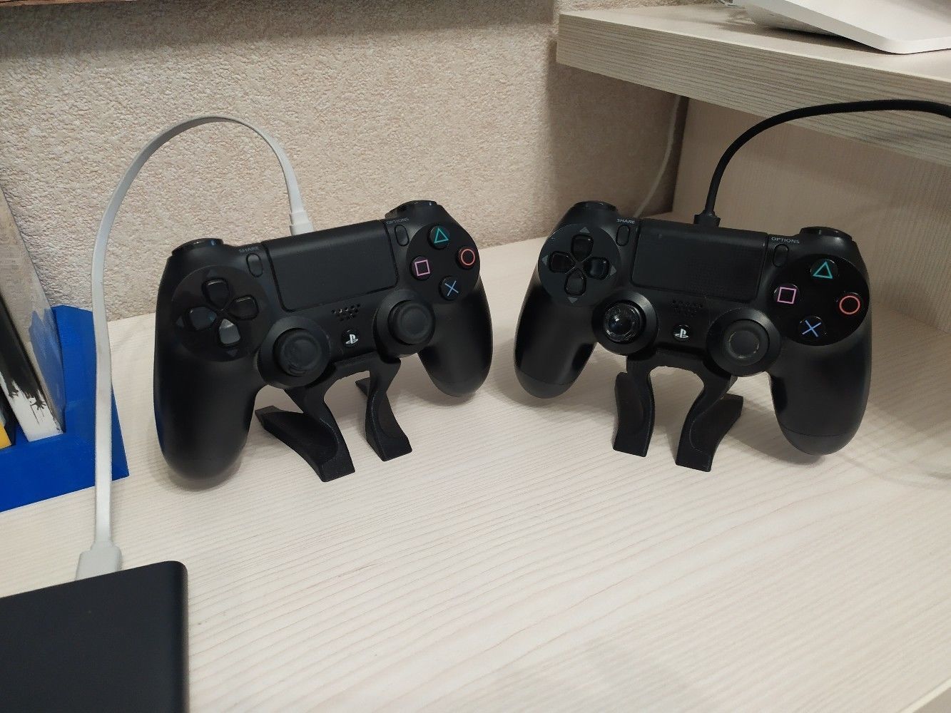 PlayStation 4 Gamepad Stand 3D model 3D printable | CGTrader