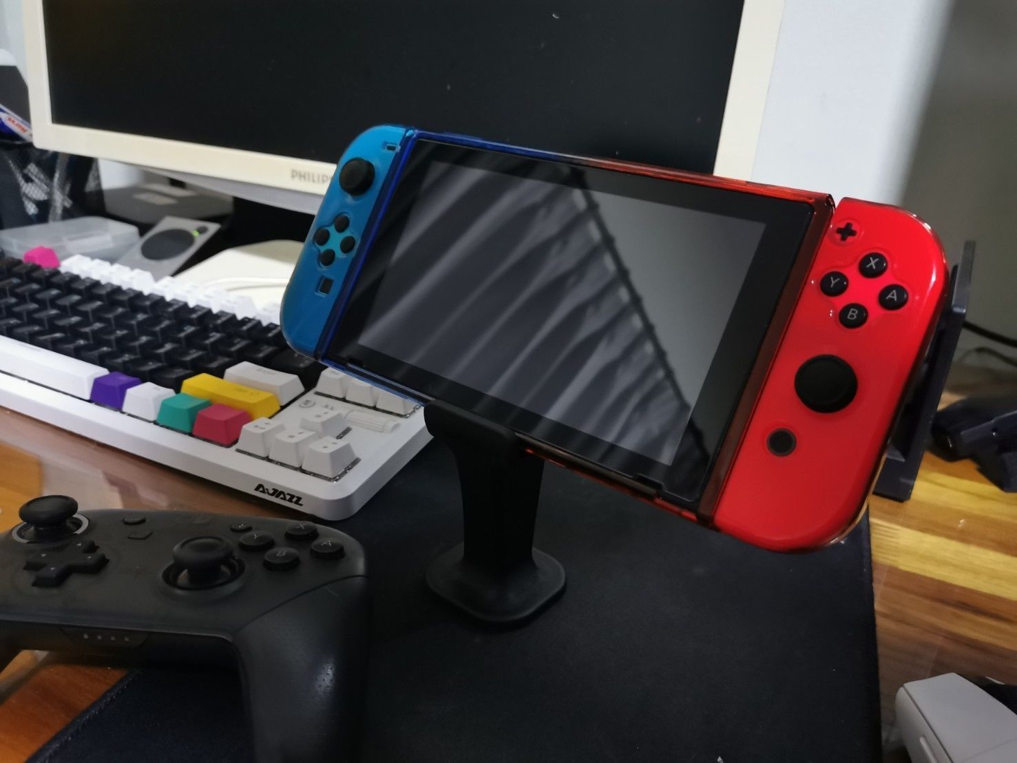 Nintendo Switch Pro Controller Holder 3D model 3D printable | CGTrader