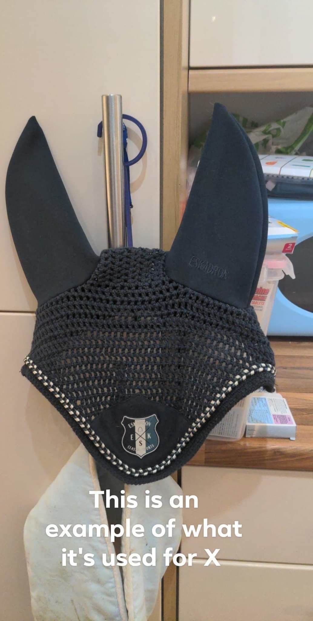 Ear Bonnet Hanger - Fly bonnet hanger 3D model 3D printable | CGTrader