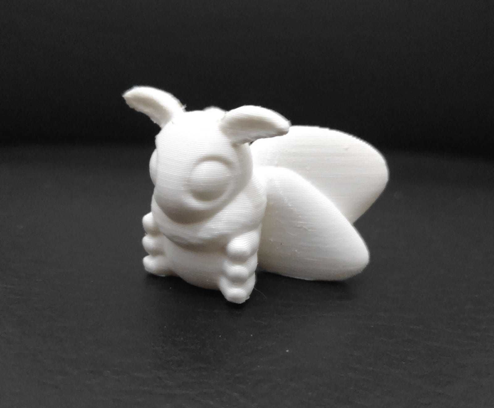 Sitting Moth 3D model 3D printable | CGTrader