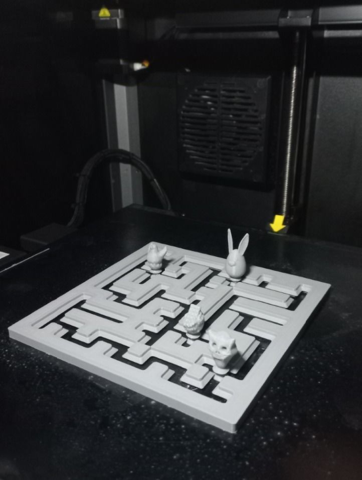 Multiplayer Dungeon Maze with EASTER sliding pawns 3D model 3D printable | CGTrader