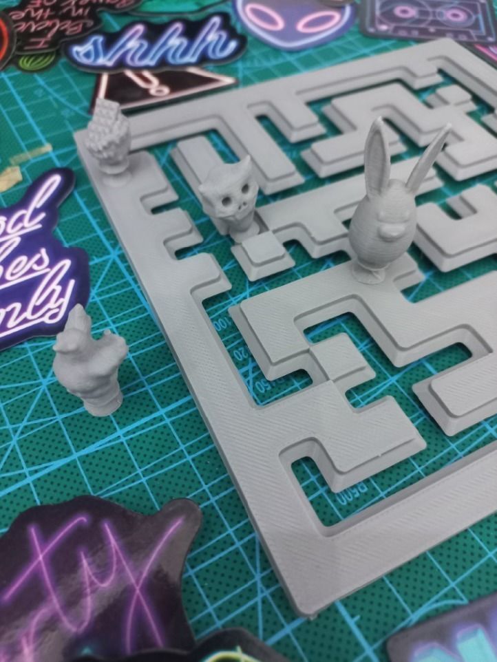 Multiplayer Dungeon Maze with EASTER sliding pawns 3D model 3D printable | CGTrader