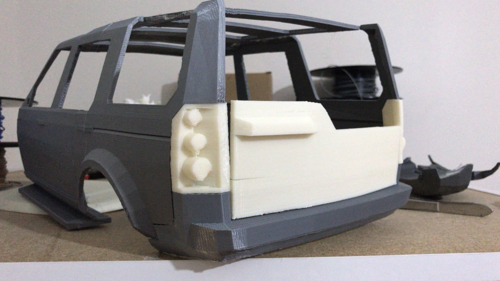 Land Rover Discovery 3 3D model 3D printable | CGTrader